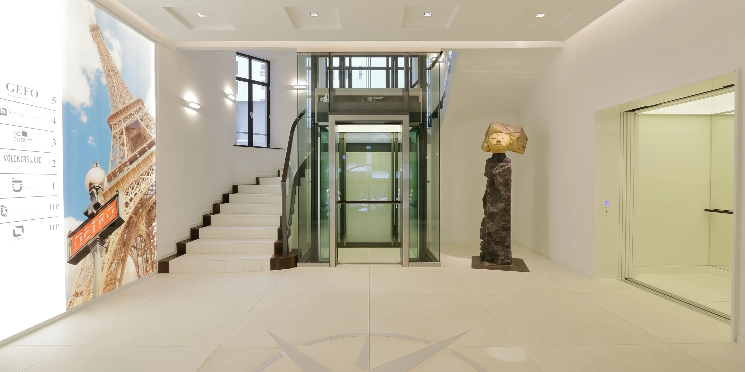 Aufzug im Treppenhaus - garantiert ein Blickfang | LUTZ Aufzüge