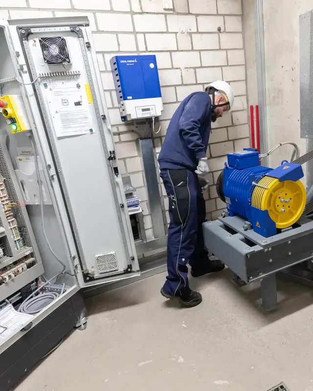 Service & Reparatur von Aufzügen | LUTZ Aufzüge